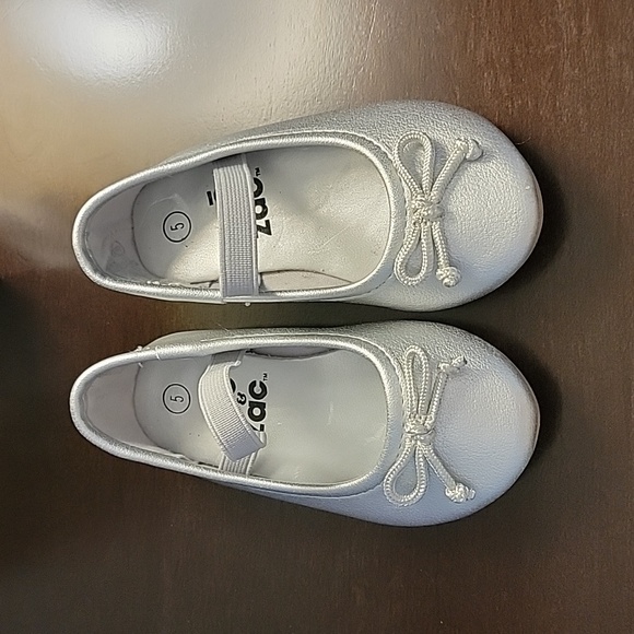 Zoe & Zac | Shoes | Zoe Zac Toddler Silver Dress Shoes Size 5 | Poshmark